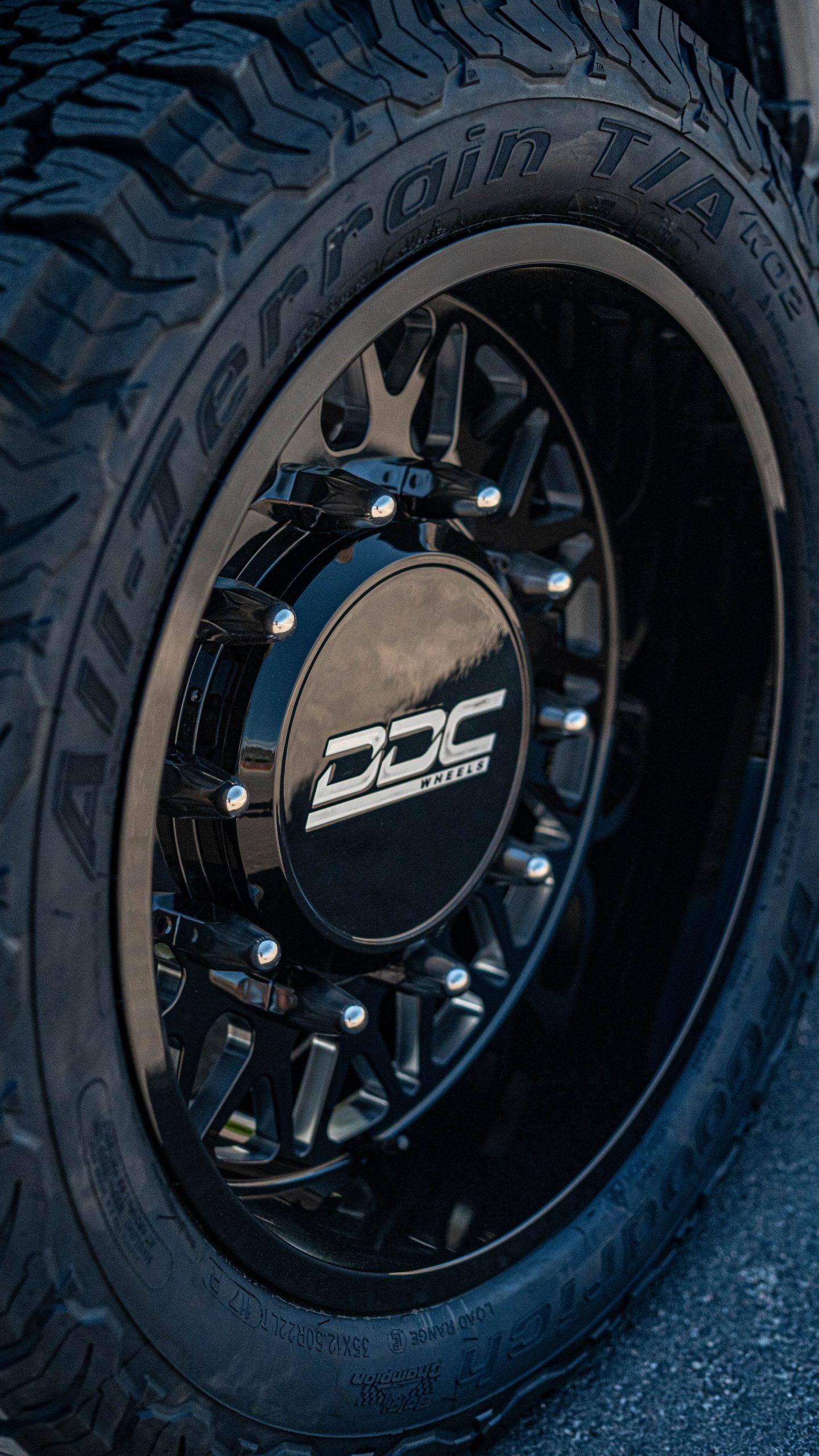 Leveled 2022 Ford F-350 Dually on DDC Super Singles - Soco Customs ...