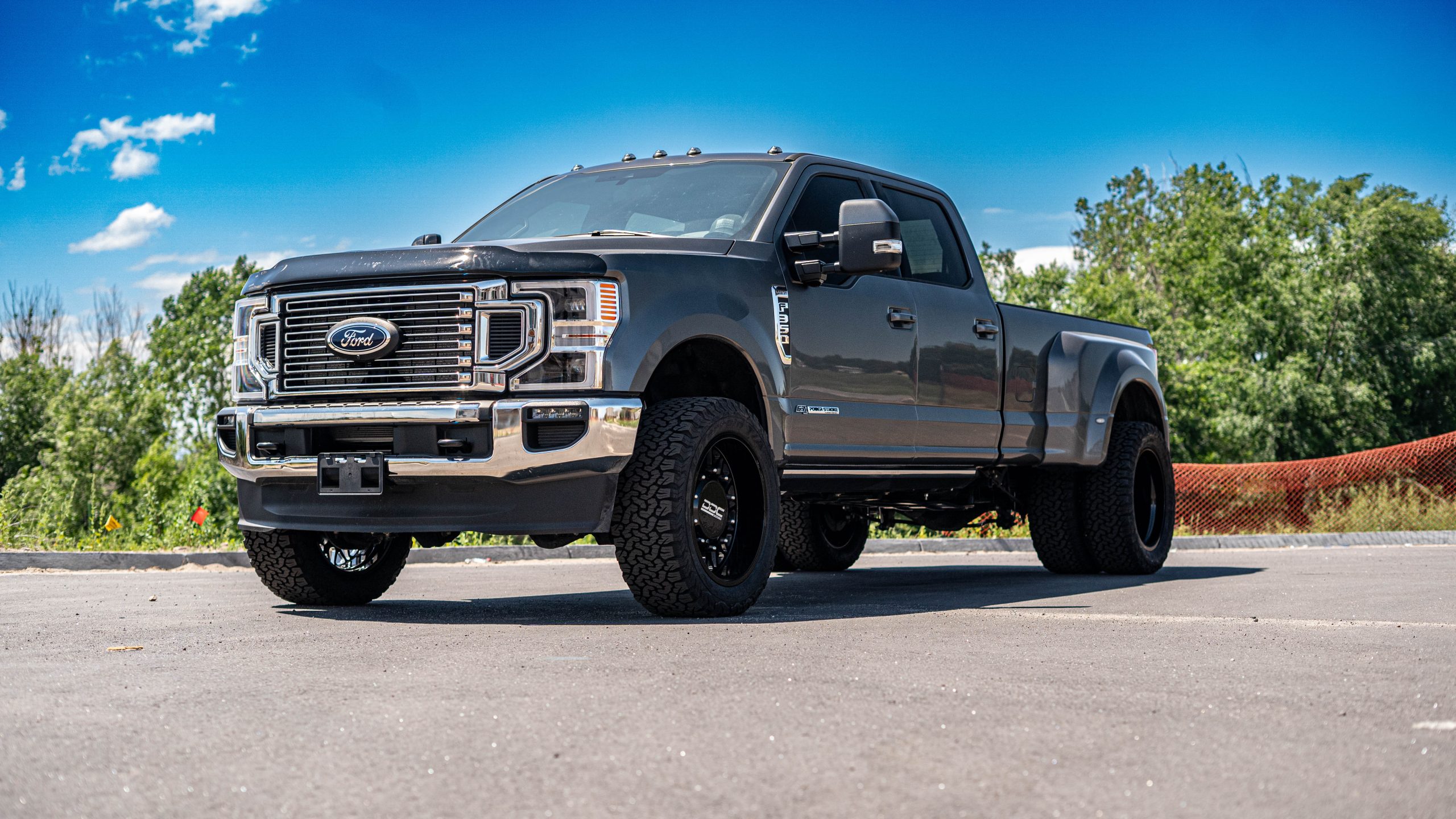 Leveled 2022 Ford F-350 Dually on DDC Super Singles - Soco Customs ...
