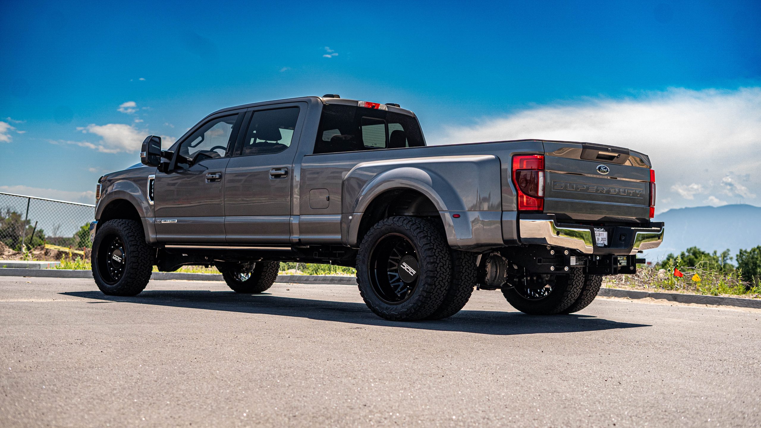 Leveled 2022 Ford F-350 Dually on DDC Super Singles - Soco Customs ...
