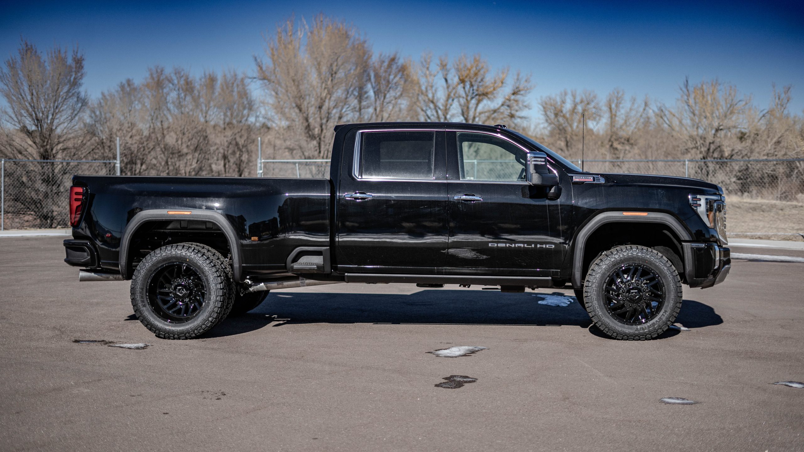 2025 GMC Sierra 3500 Denali Dually on 4" Cognito Lift Kit - Soco ...